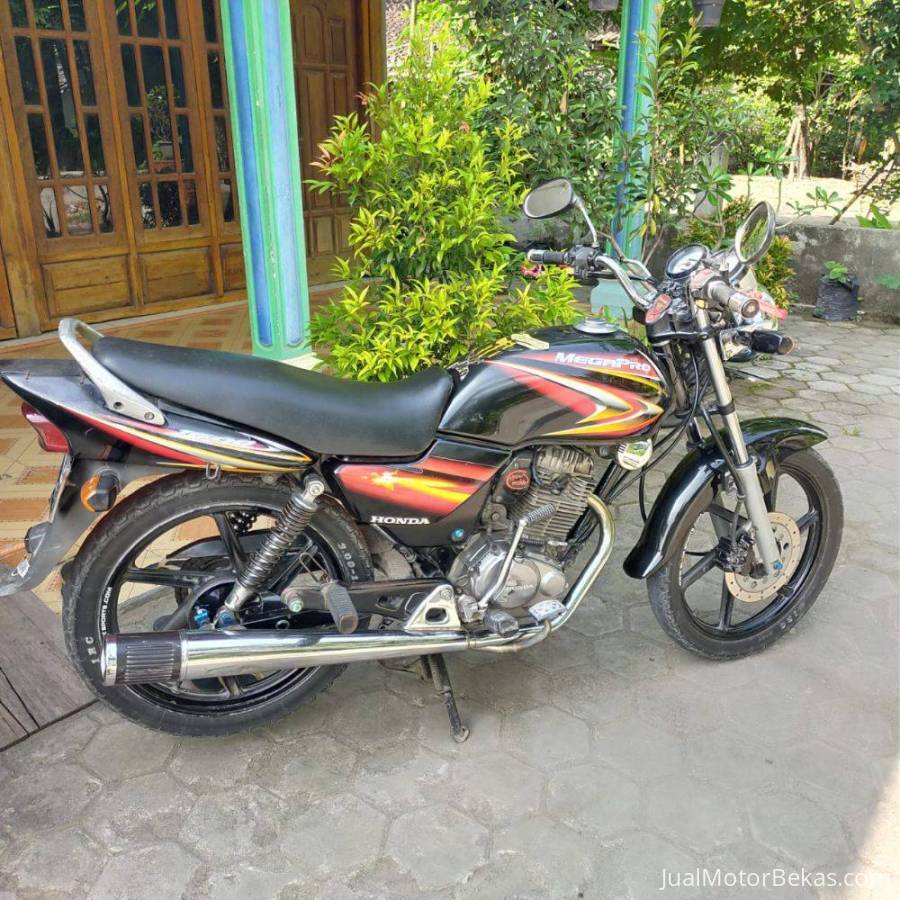Honda megapro 2005 hitam_merah