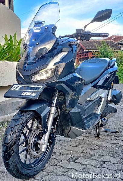 Honda ADV 160 CBS Hitam Glossy Tahun 2024 Plat AB