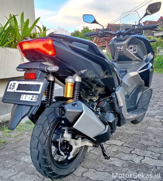 Honda ADV 160 CBS Hitam Glossy Tahun 2024 Plat AB