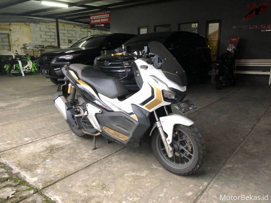 Motor Honda ADV 150 ABS White Black 2020