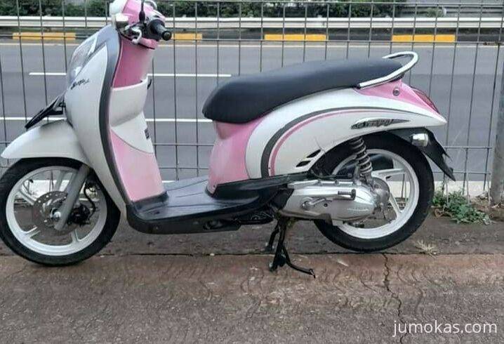 Honda Scoopy Tahun 2011 Wrna Pink