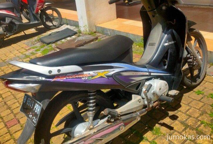 Honda Karisma X 125D (tahun 2005) motor bebek sura